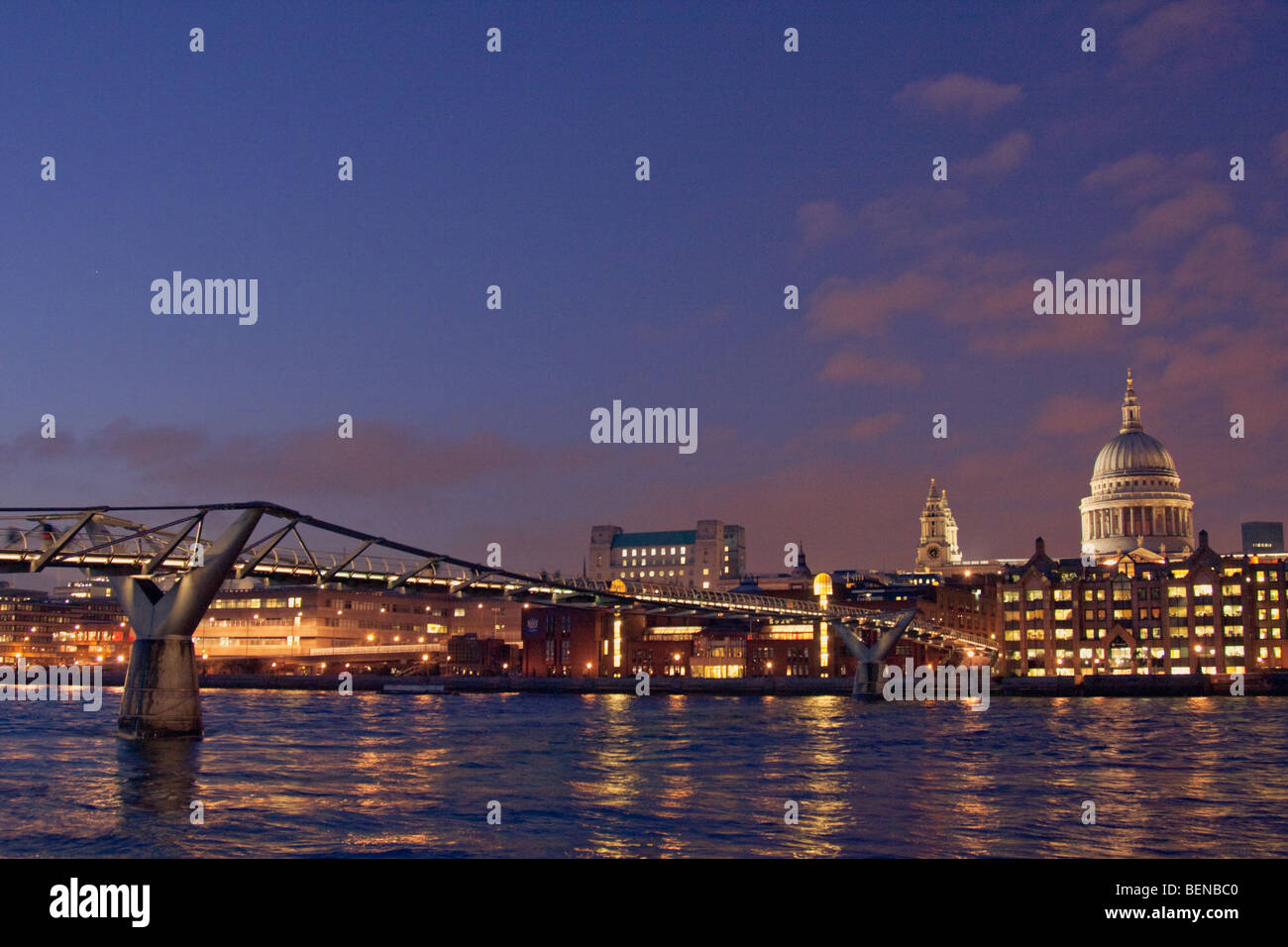 Dusk river thames hi-res stock photography and images - Alamy