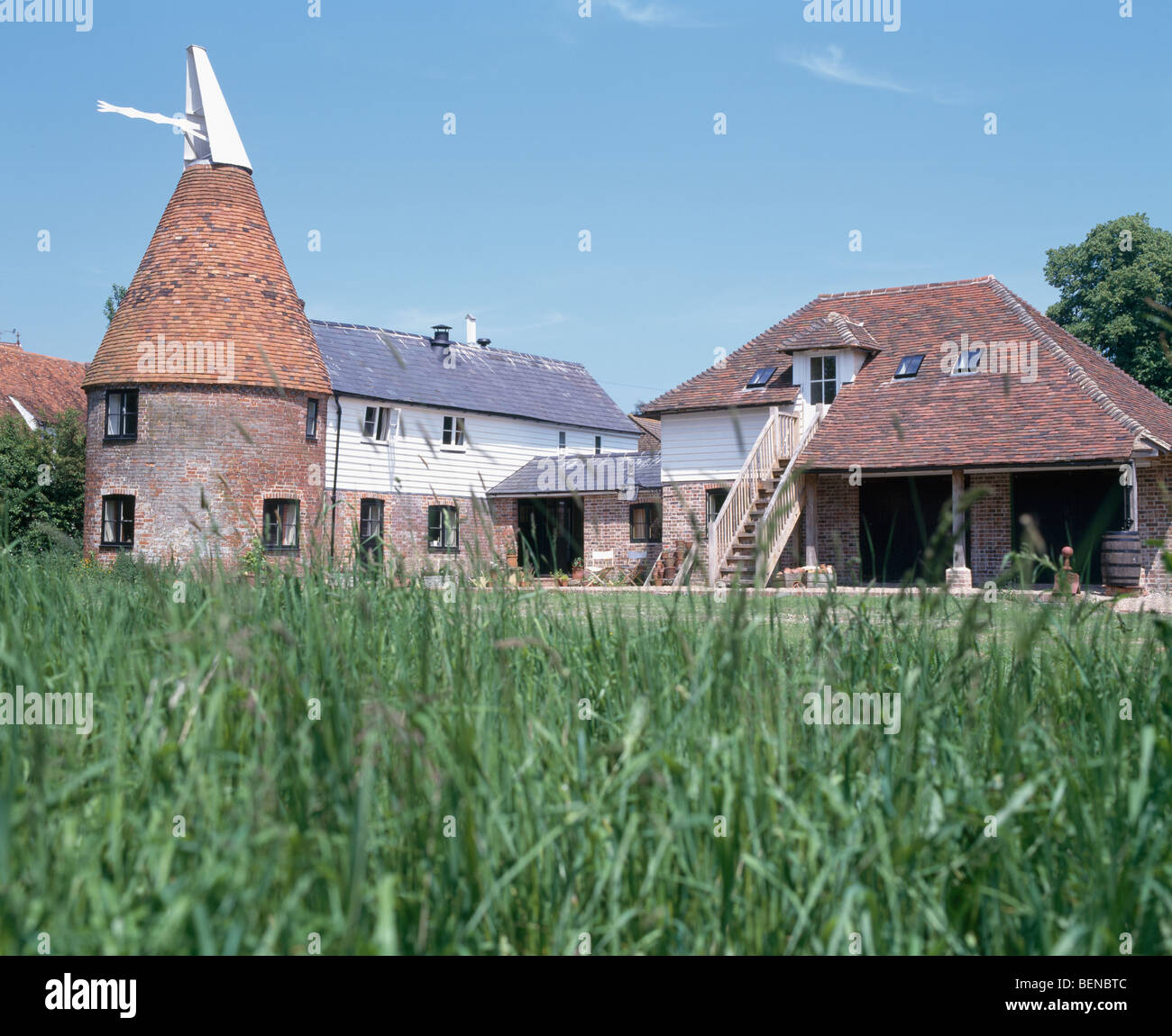 Converted oast house hi-res stock photography and images - Alamy