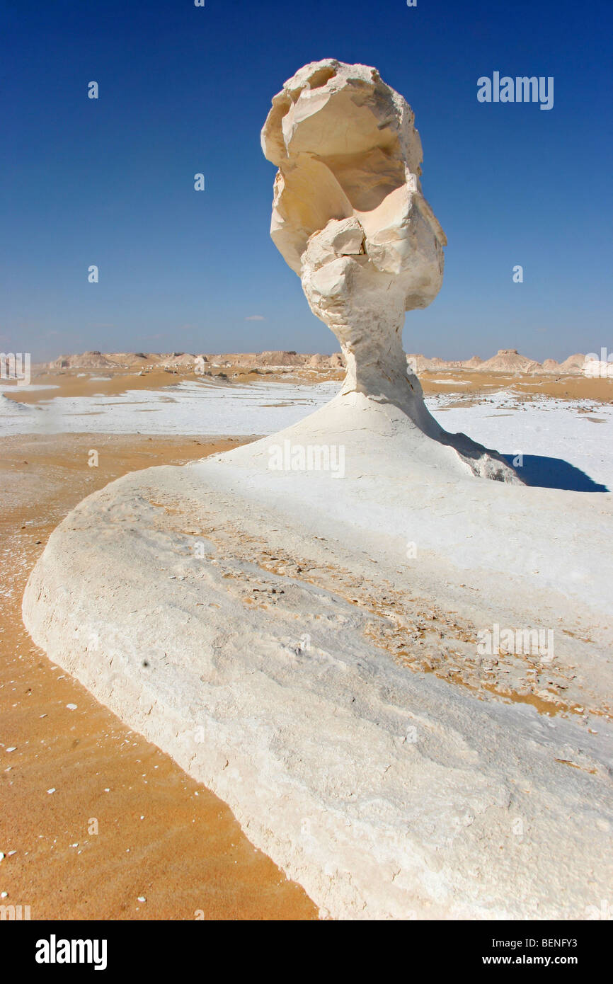 Limestone rock formation in the White Desert of Egypt / Sahara el Beyda ...