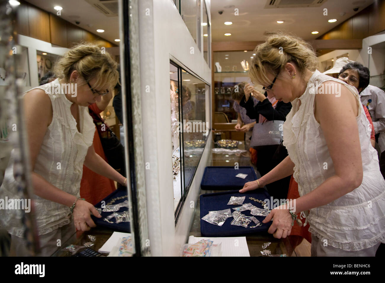Silver jewellery hi-res stock photography and images - Alamy