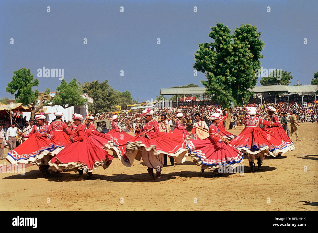 Pushkar rajasthani dancers hi-res stock photography and images - Alamy