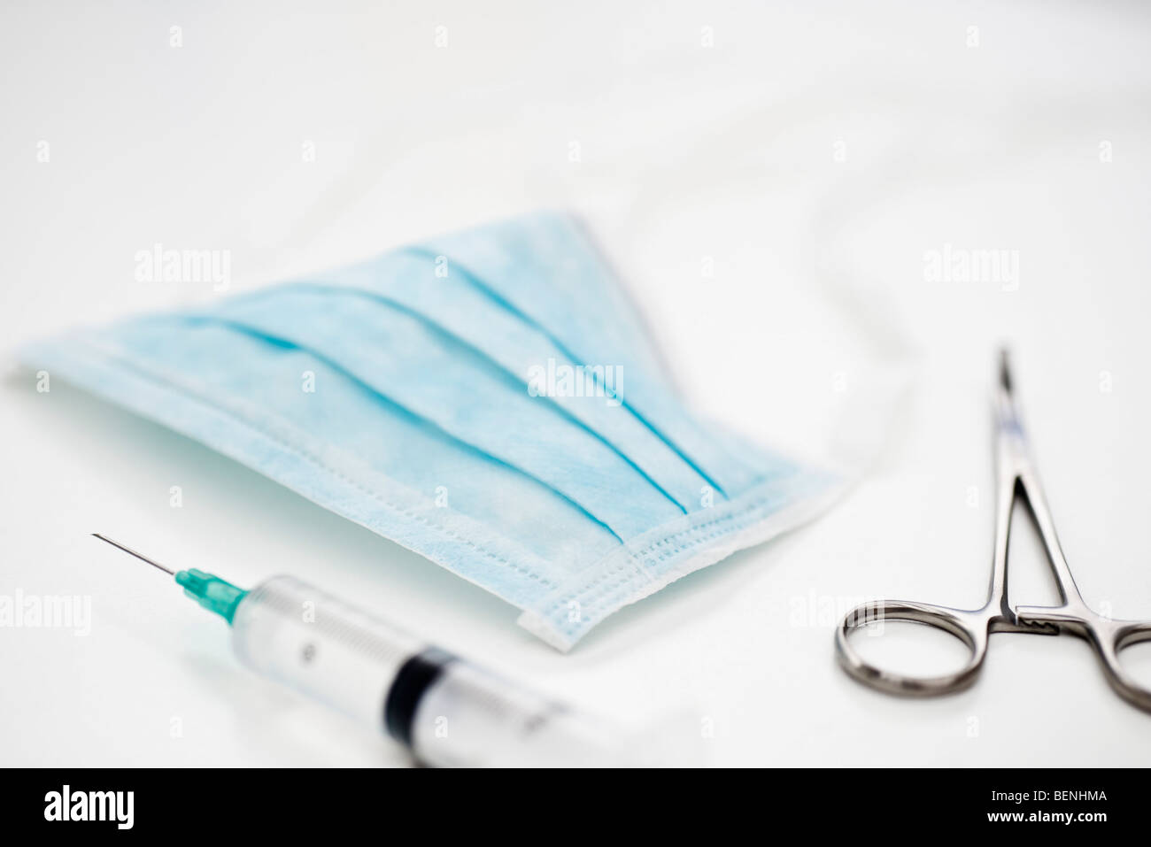 Surgical mask, syringe, forceps Stock Photo - Alamy