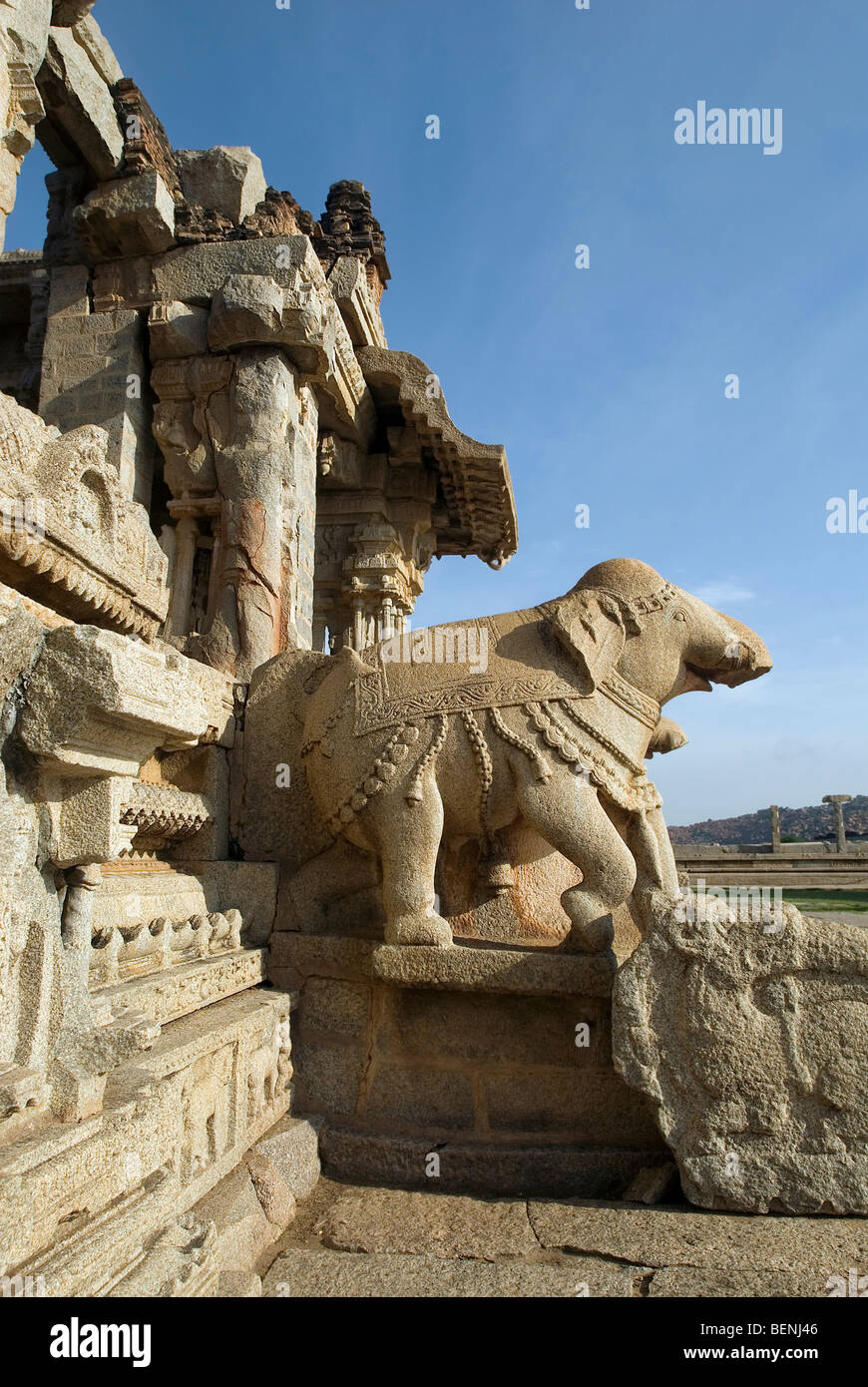 Exquisite dravidian architecture dravidian dravida style hampi ...