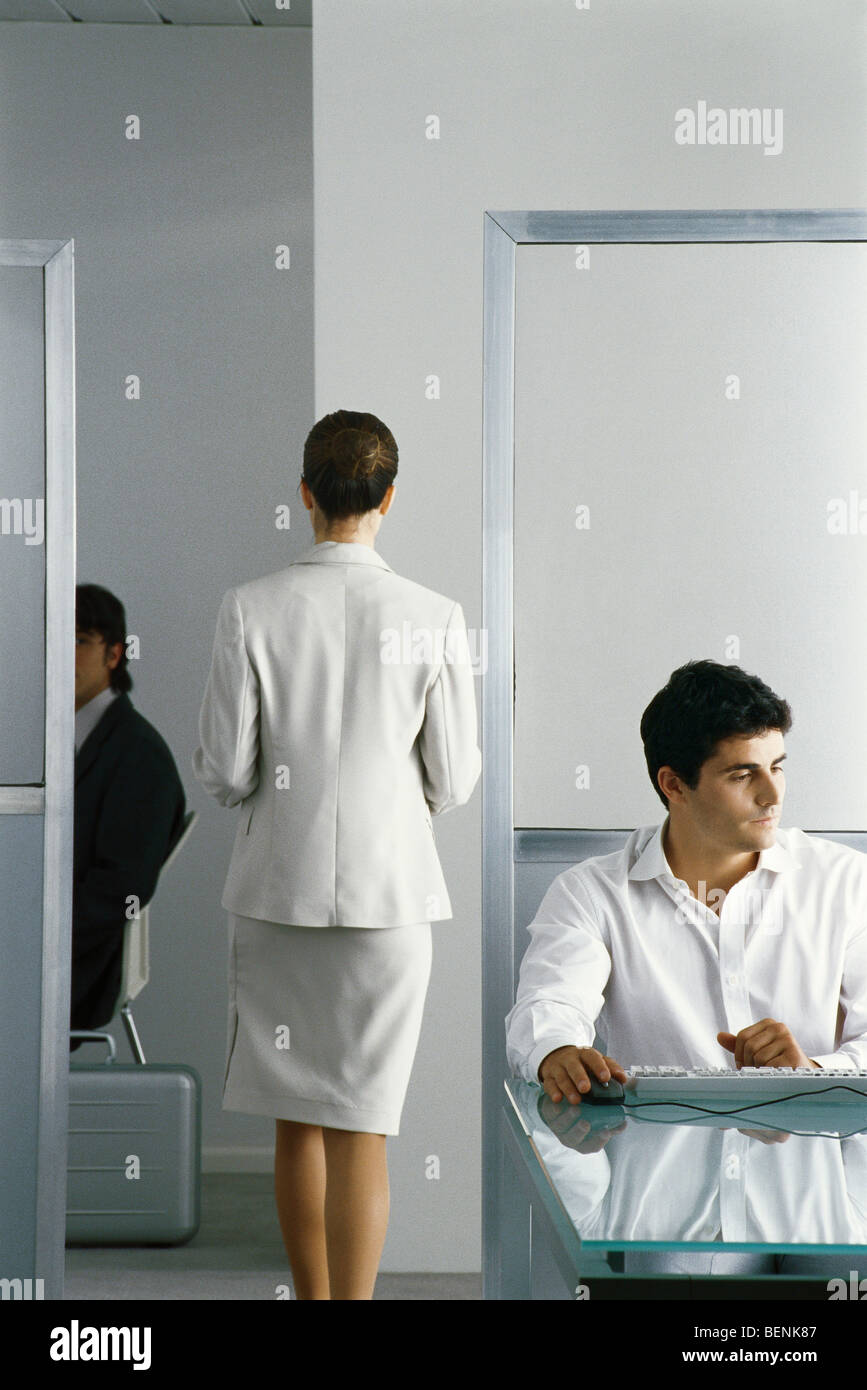 Office workers cubicles hi-res stock photography and images - Alamy