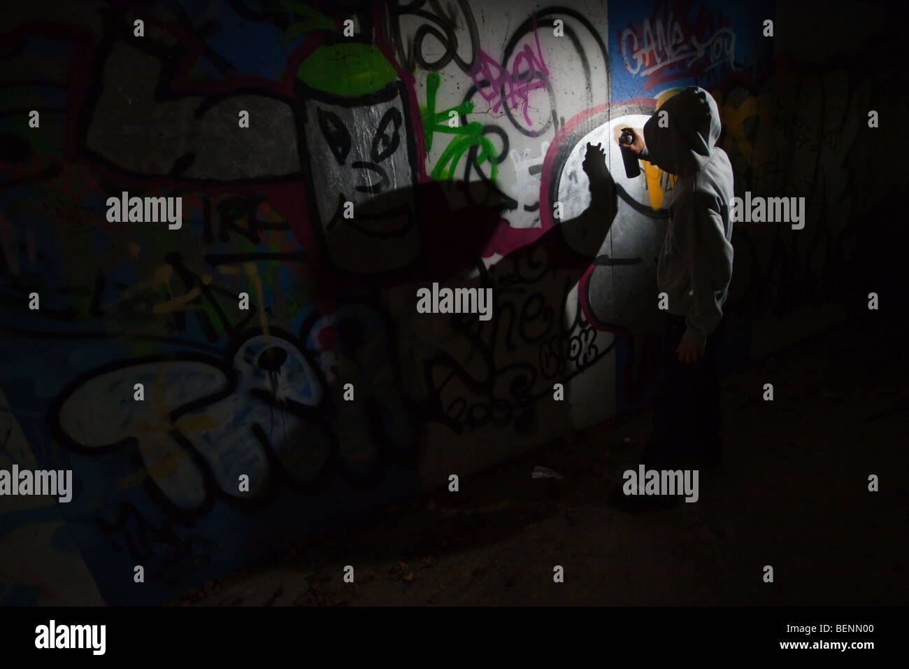 Spraying graffiti hi-res stock photography and images - Alamy