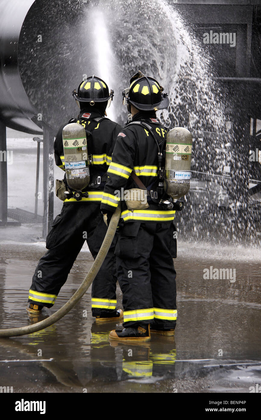 Firefighters fighting fire at an ARFF training drill Stock Photo - Alamy