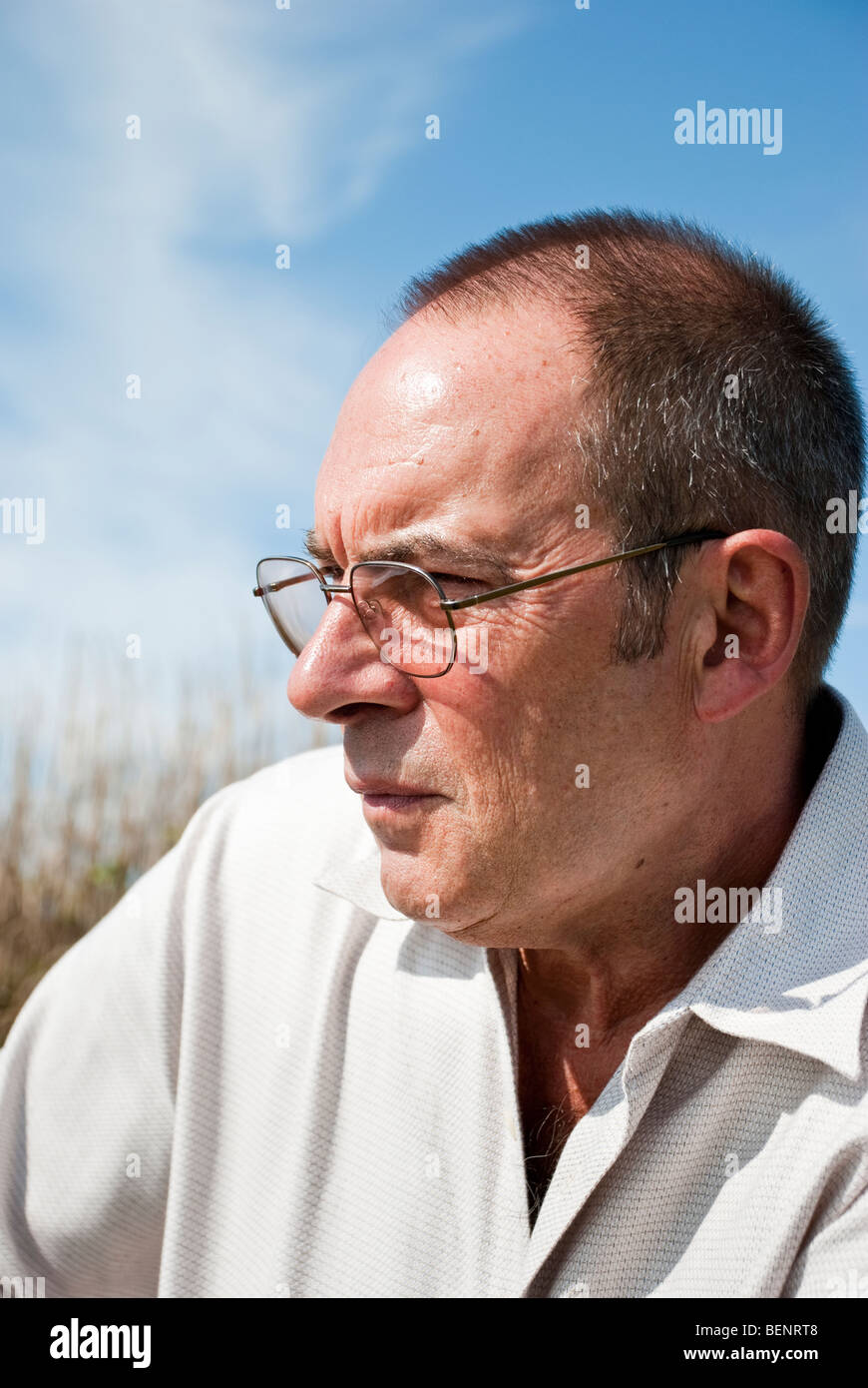 Old man staring out sea hi-res stock photography and images - Alamy