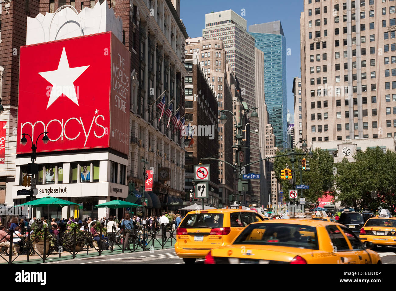 Mall outside new york macys hi-res stock photography and images - Alamy