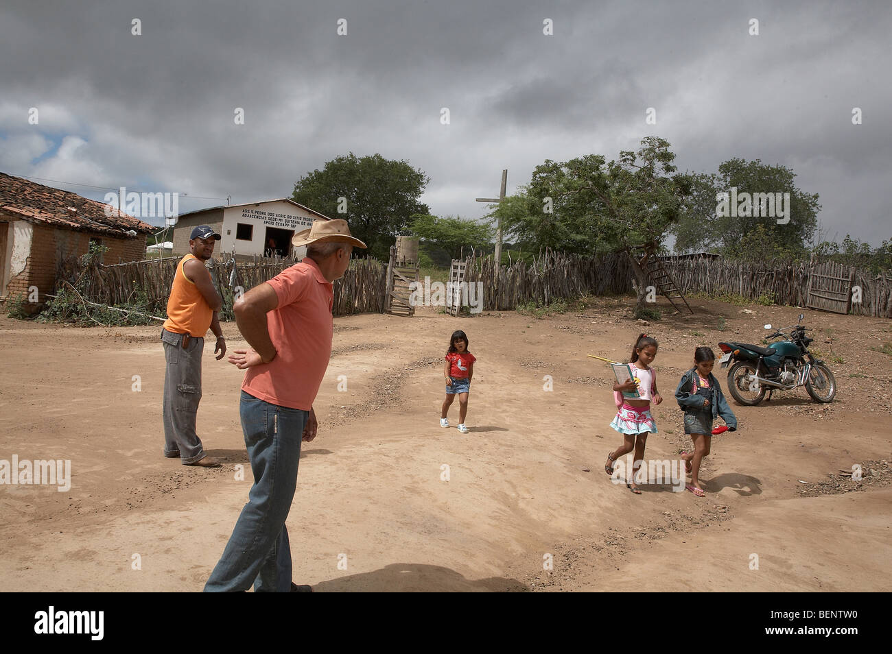 Brazil street kids hi-res stock photography and images - Alamy