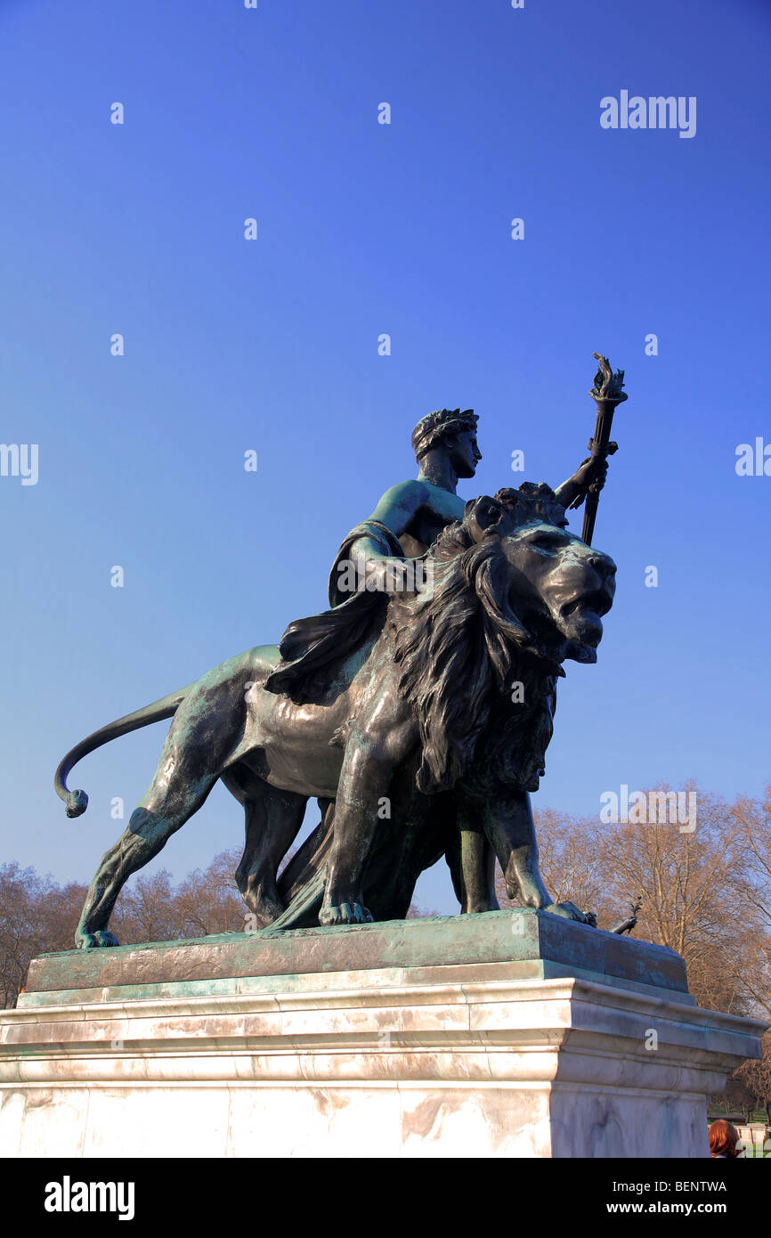 London scenes victoria memorial the mall hi-res stock photography and ...