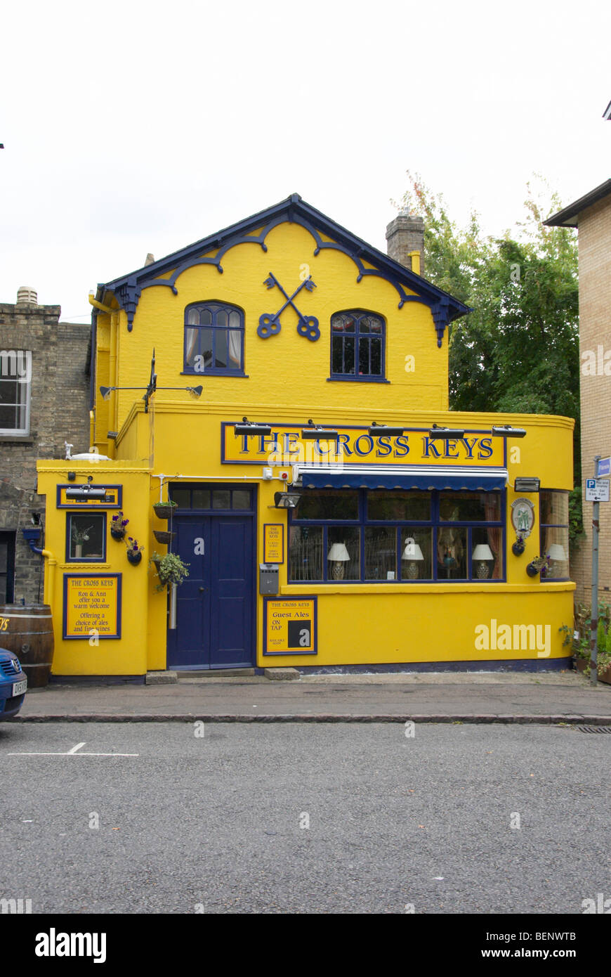 The cross keys public house hi-res stock photography and images - Alamy