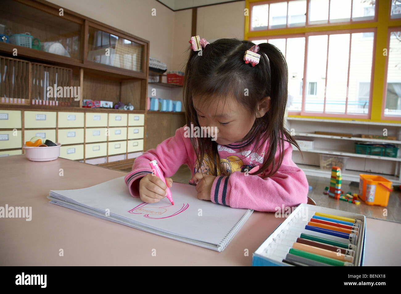 Asia children drawing hi-res stock photography and images - Alamy