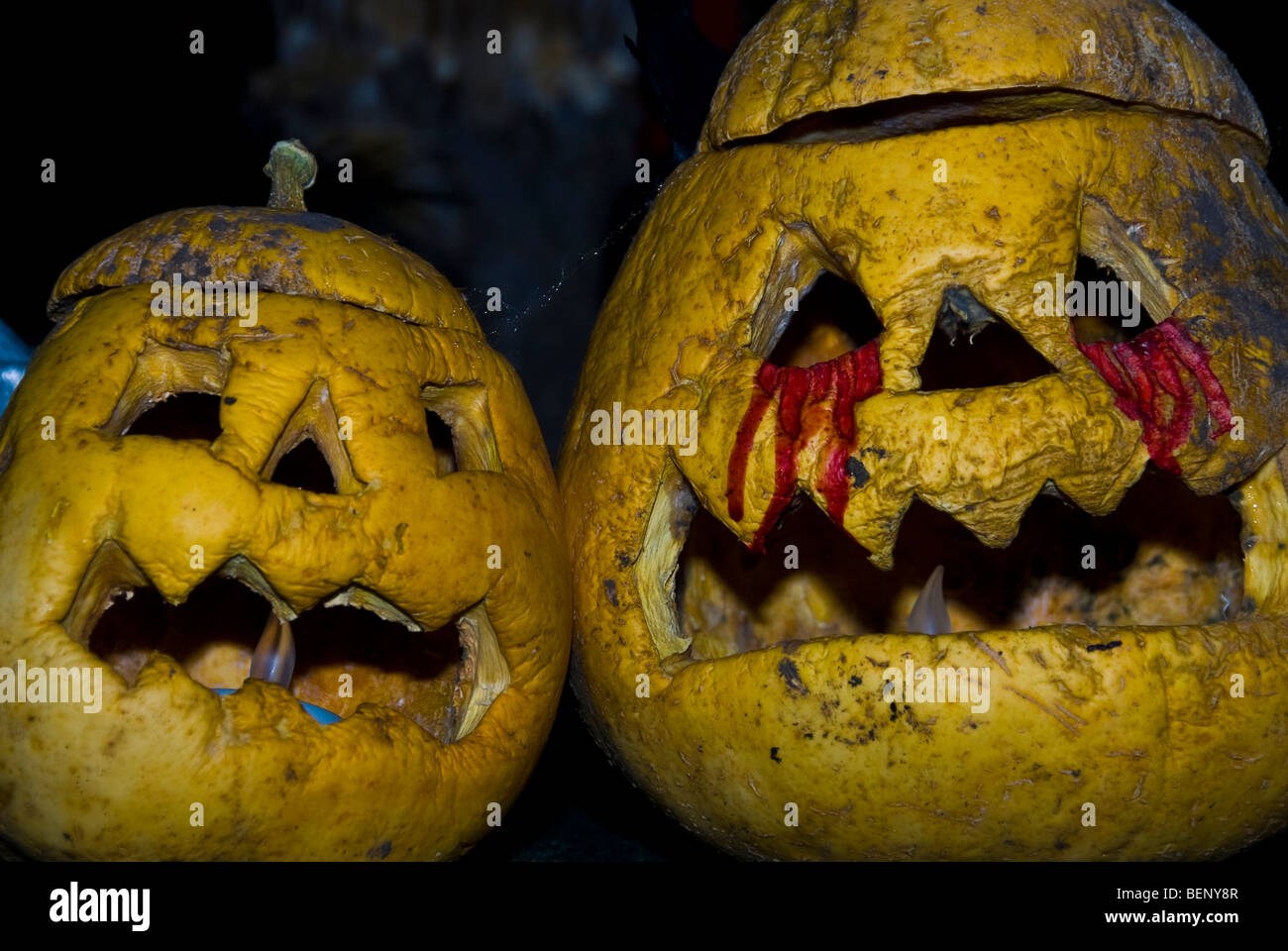 Halloween night scary pumpkin lanterns Stock Photo - Alamy