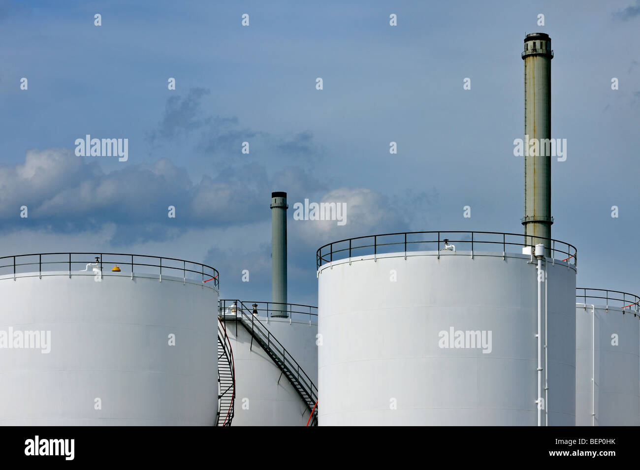 Refinery tanks hi-res stock photography and images - Alamy