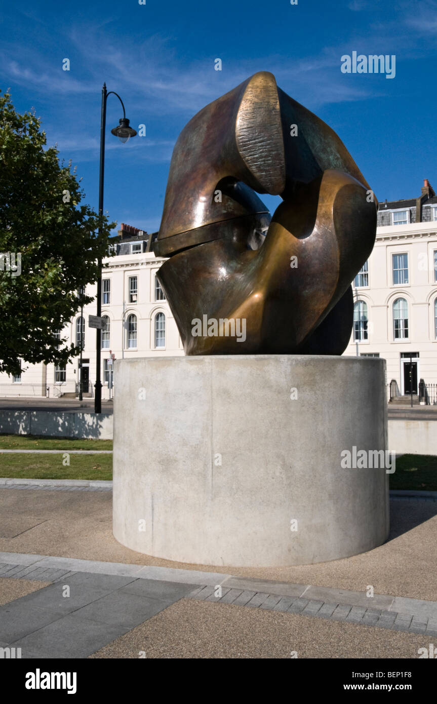 Henry Moore, locking piece, sculpture, South London Stock Photo - Alamy