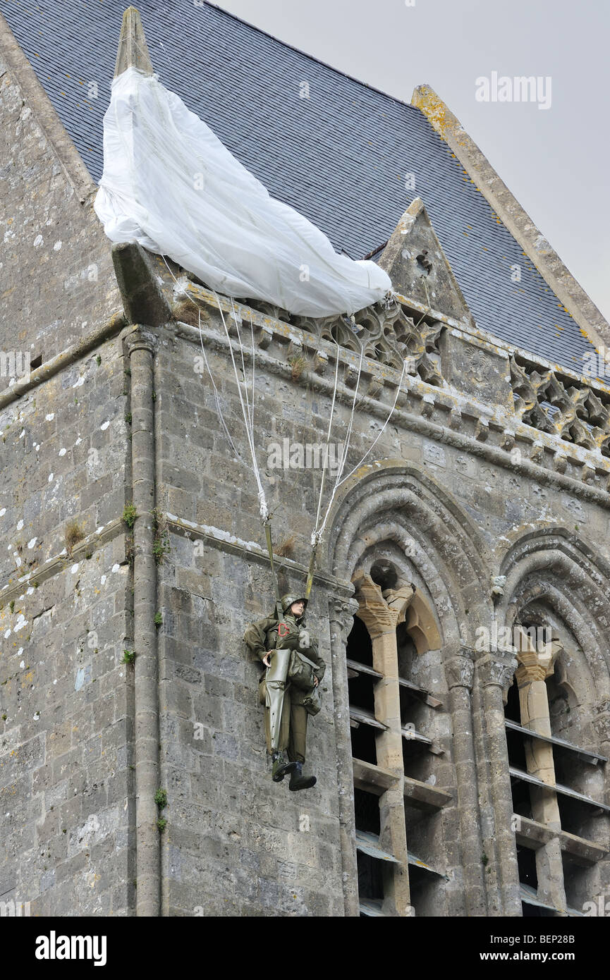 World War Two parachute Memorial in honour of WW2 paratrooper John ...