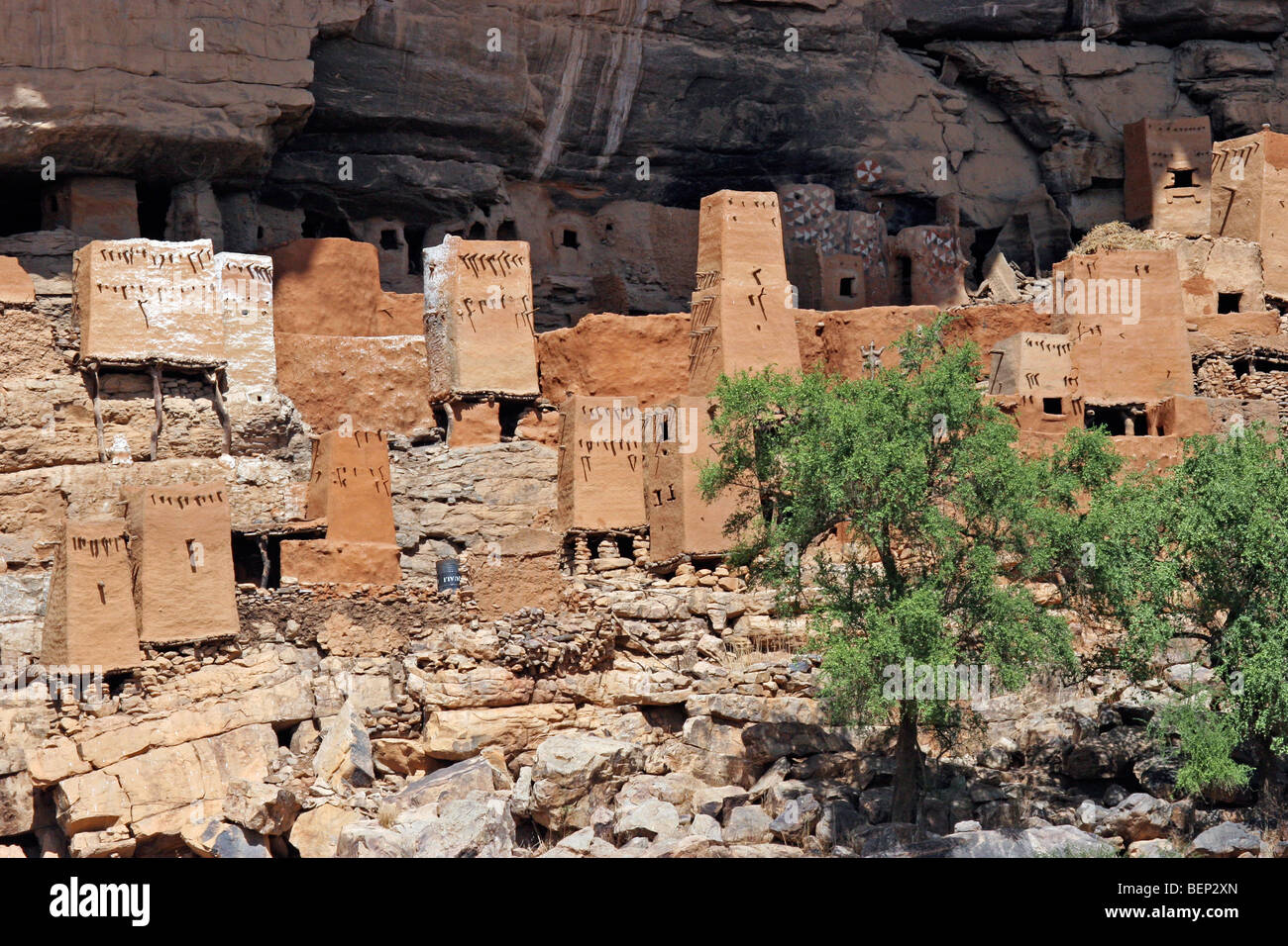 Dwelling of the Tellem people on the Bandiagara escarpment above Telí ...