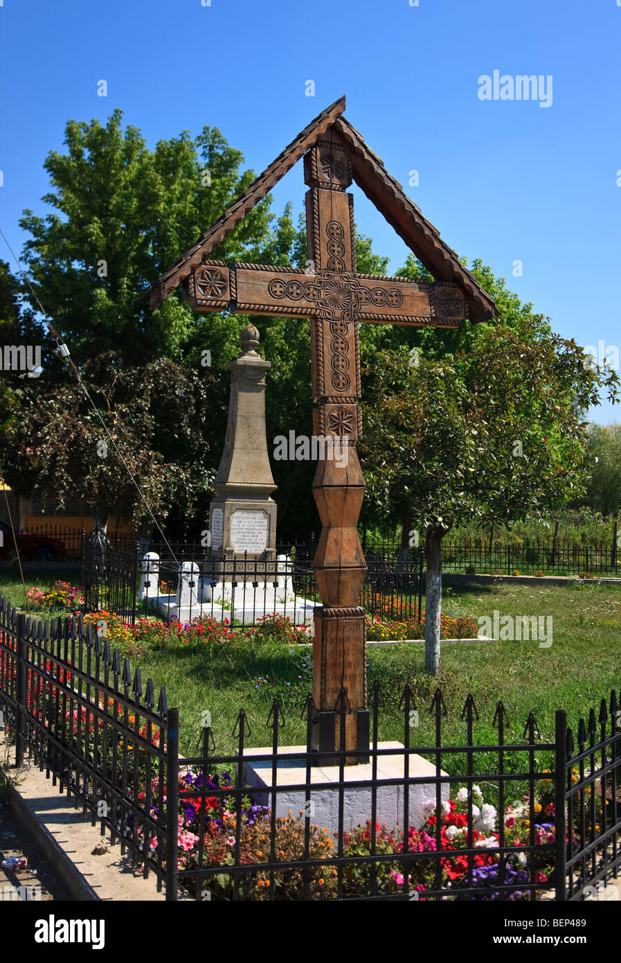 Cross in front of WWI and reunification monument in Sard village, Alba ...