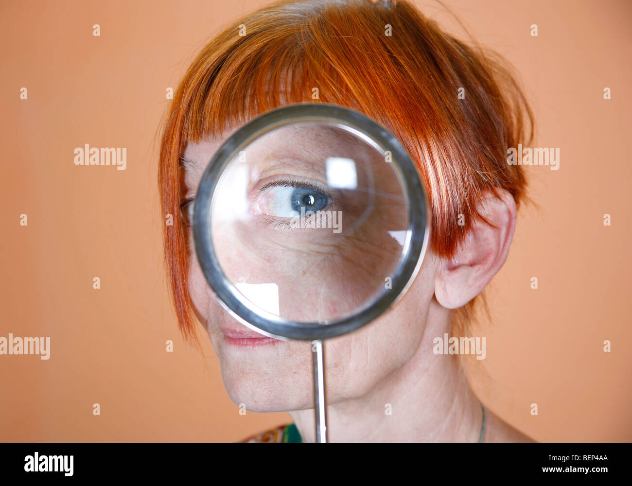 Magnifying glass eye hi-res stock photography and images - Alamy