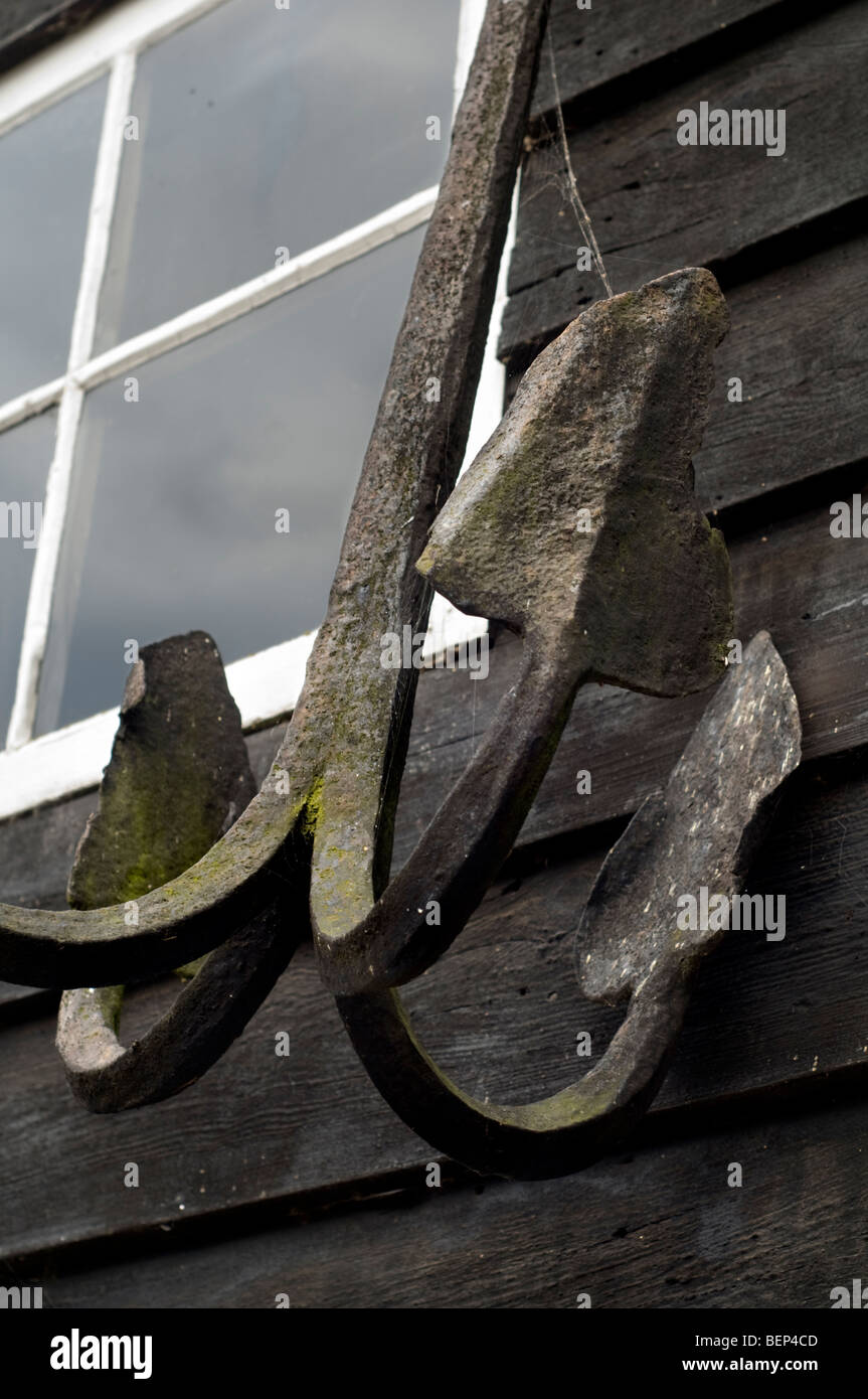 Old wooden anchor hi-res stock photography and images - Alamy