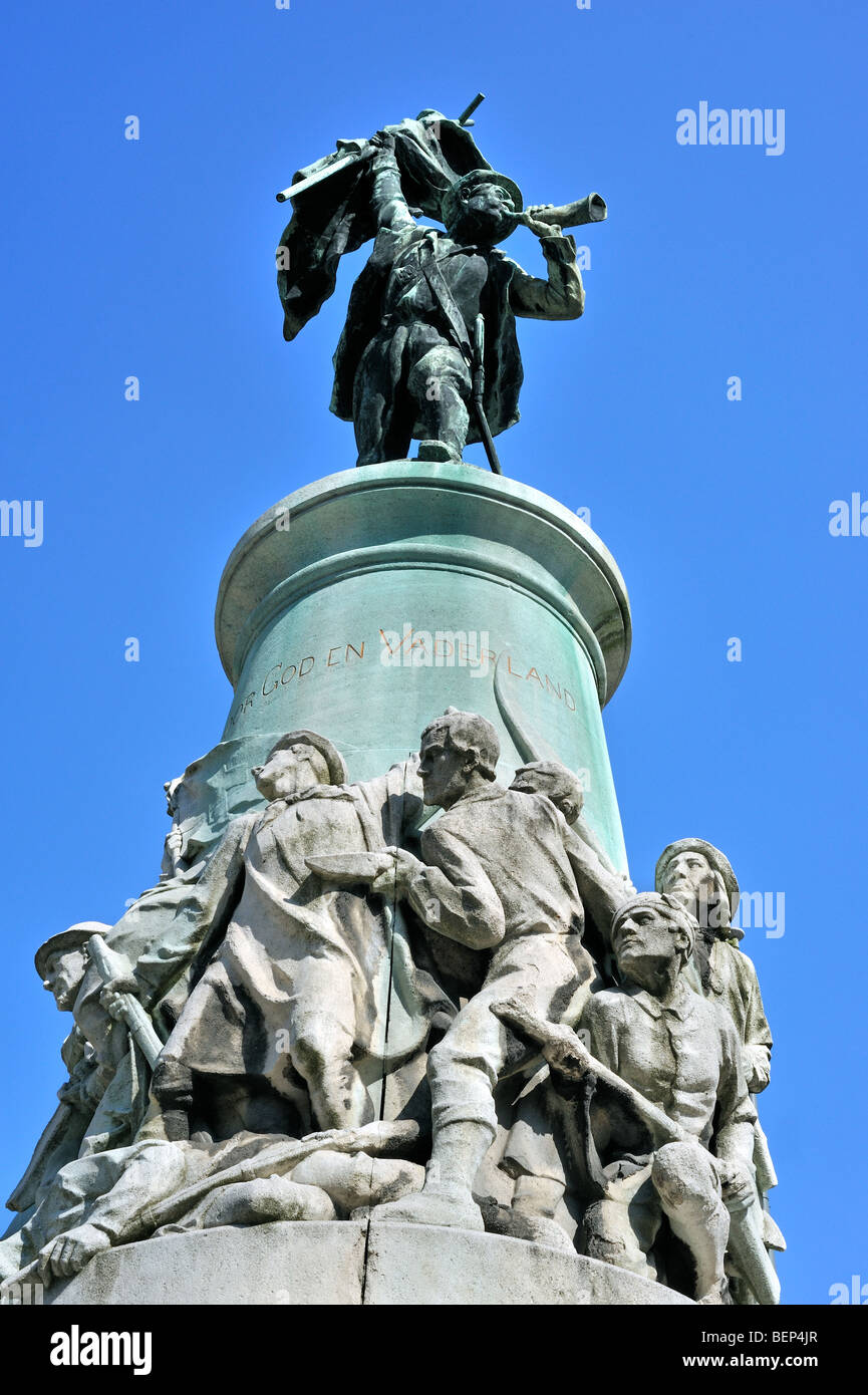 War statue hi-res stock photography and images - Alamy