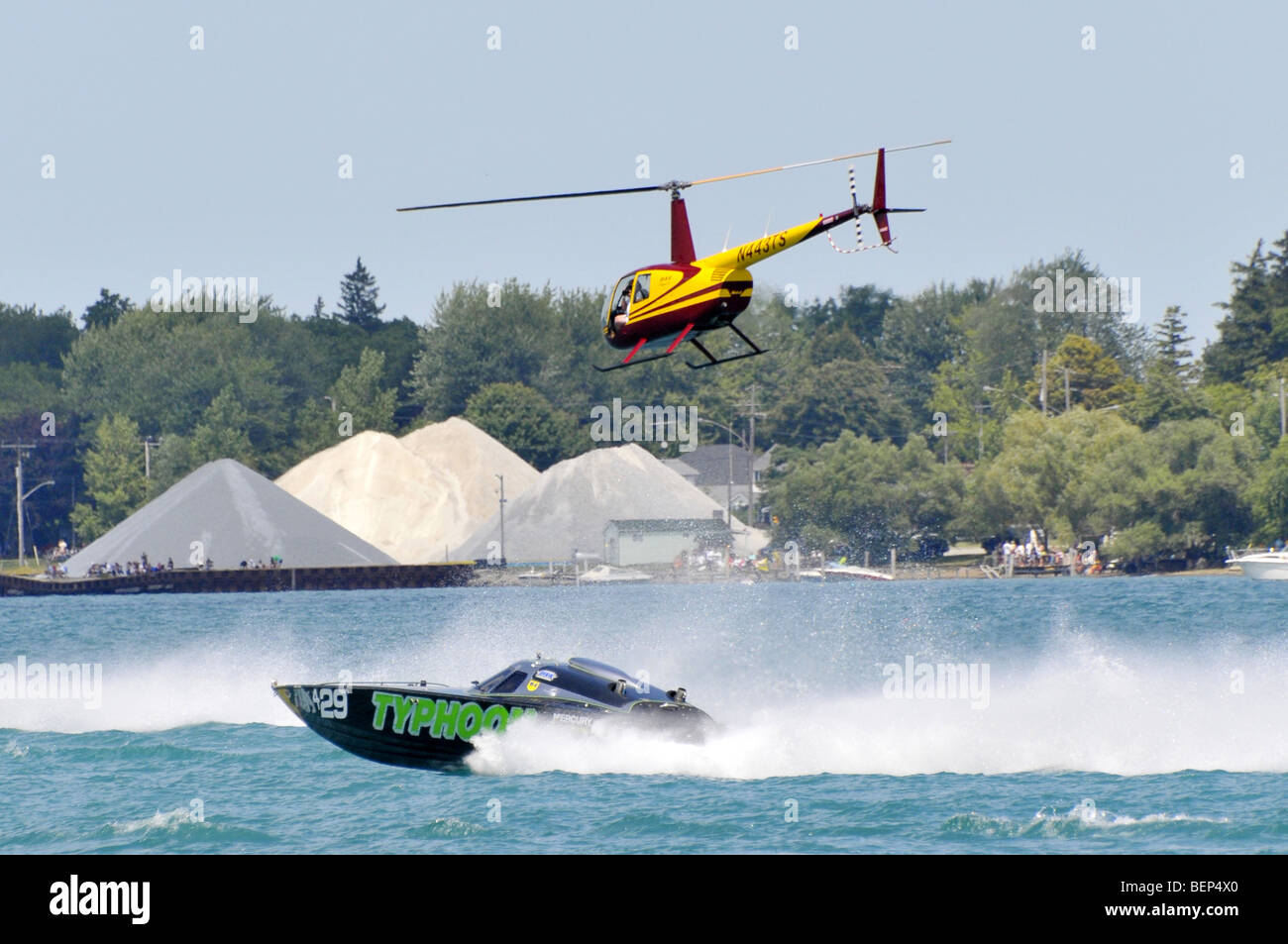Boat chase hi-res stock photography and images - Alamy