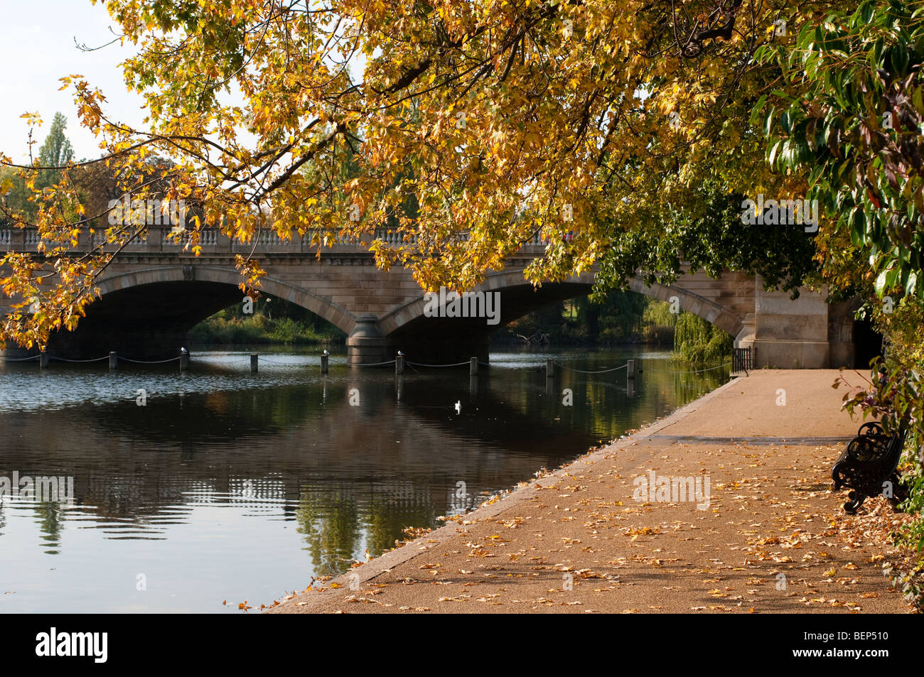 Serpentine bridge hyde park hi-res stock photography and images - Alamy