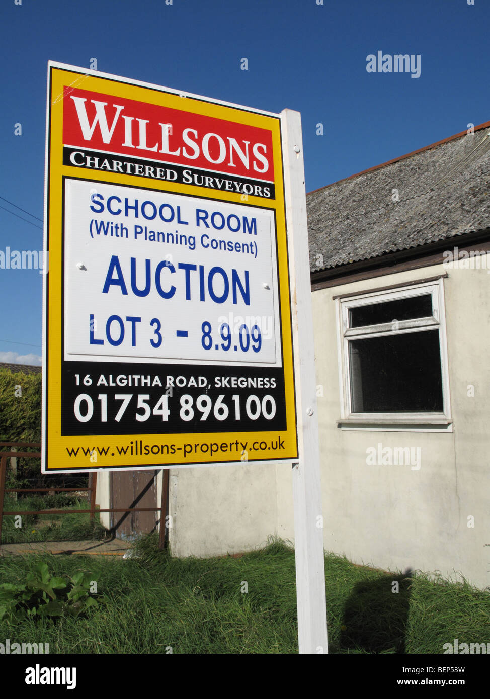 Auction sign hi-res stock photography and images - Alamy