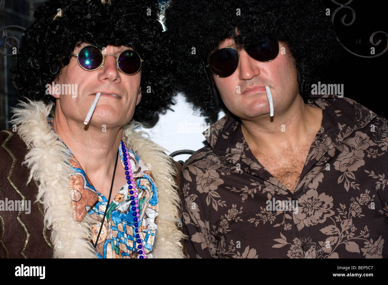 Hippies smoking hi-res stock photography and images - Alamy