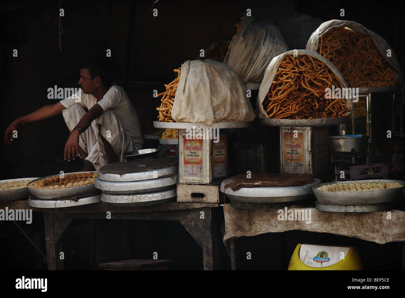 indian street stall for food Stock Photo - Alamy