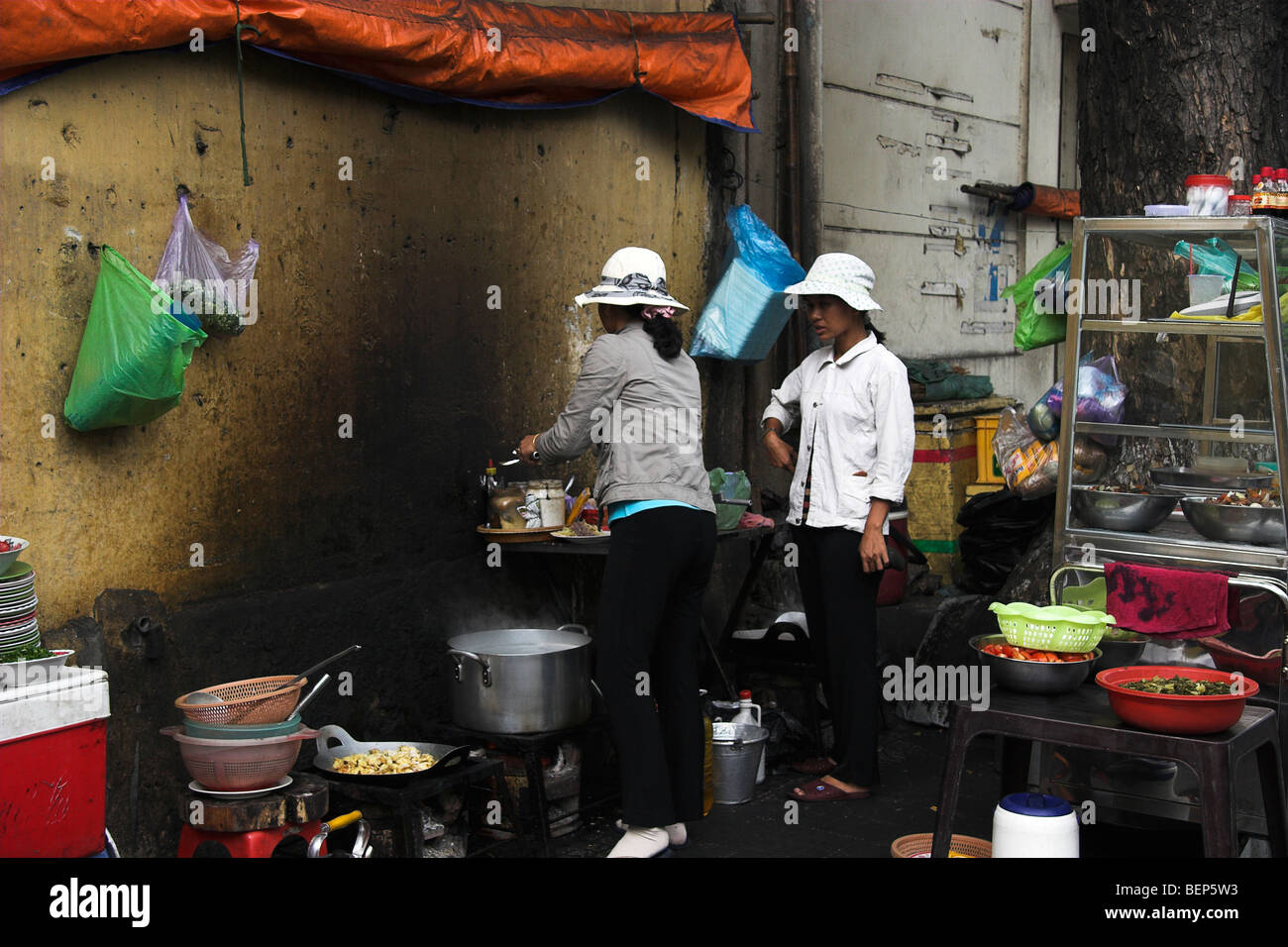 street side cooking Stock Photo - Alamy
