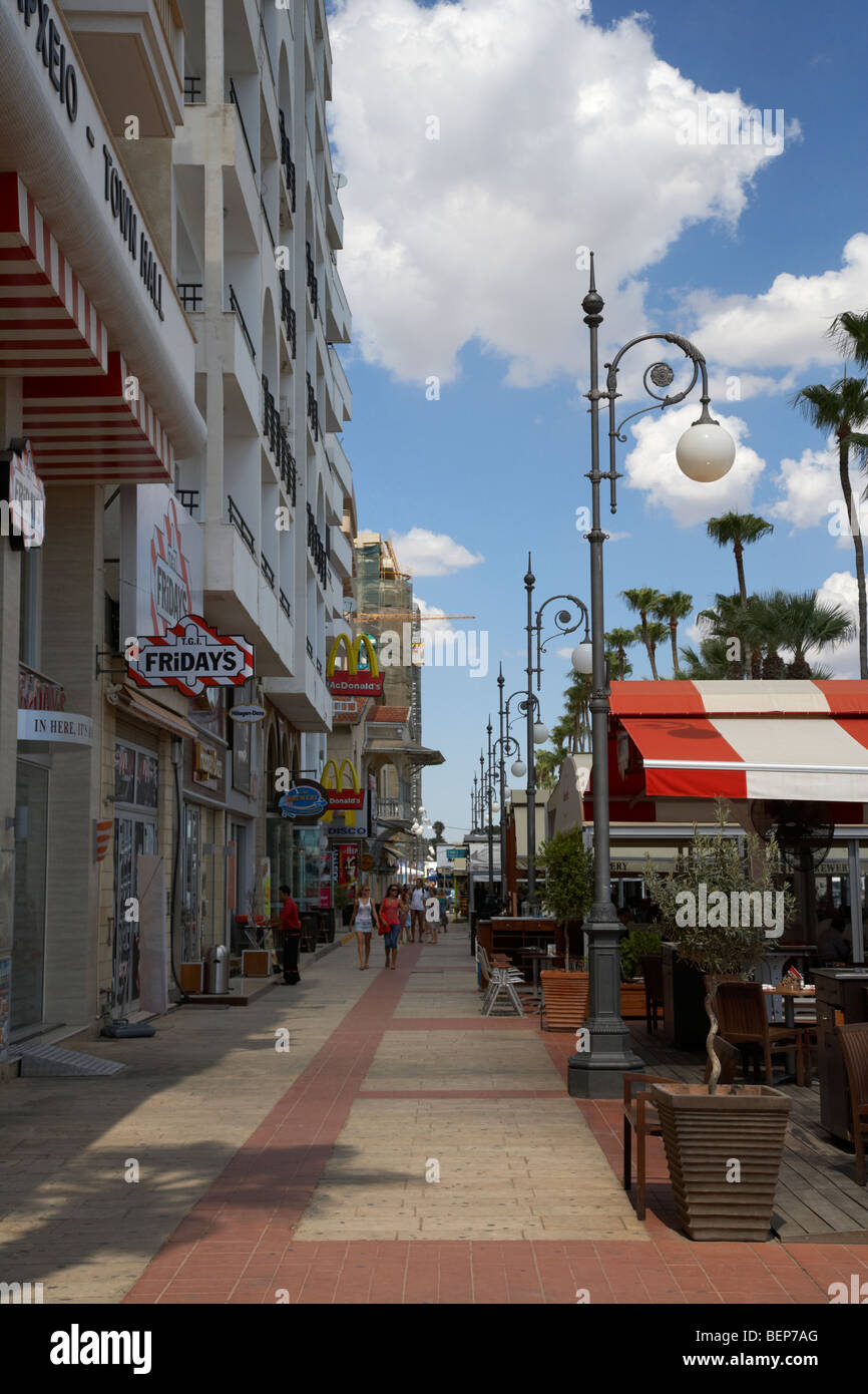 promenade Finikoudes full of street cafes on Larnaca seafront Larnaka ...