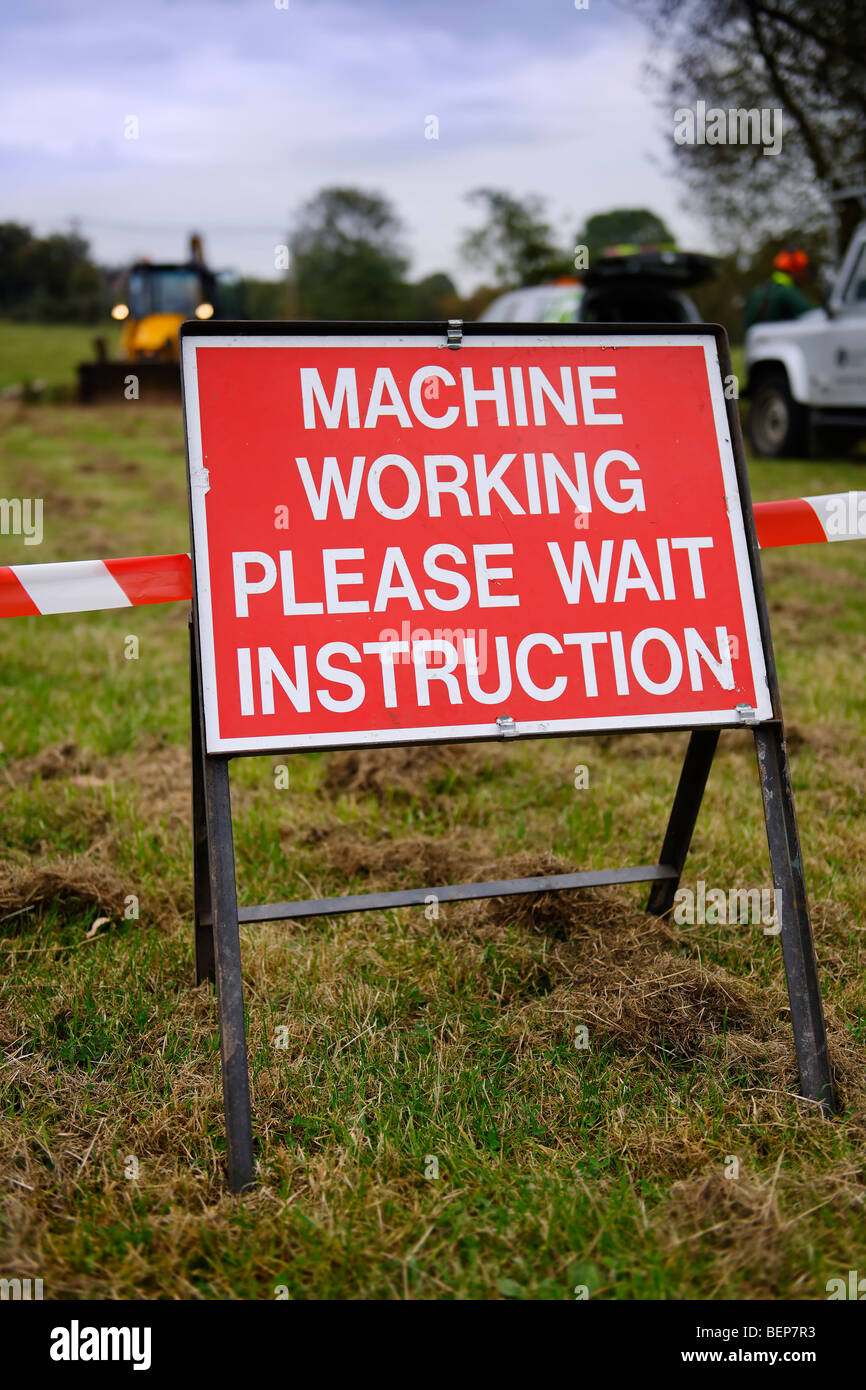 Please wait here sign hi-res stock photography and images - Alamy