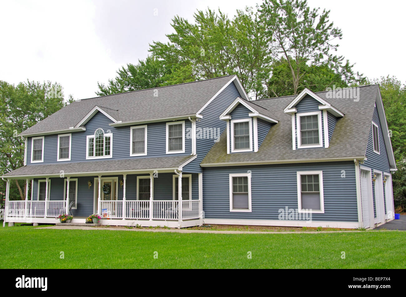 Dutch colonial style house new hi-res stock photography and images - Alamy