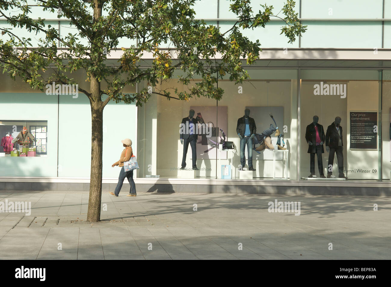 Liverpool City centre shopping Stock Photo - Alamy