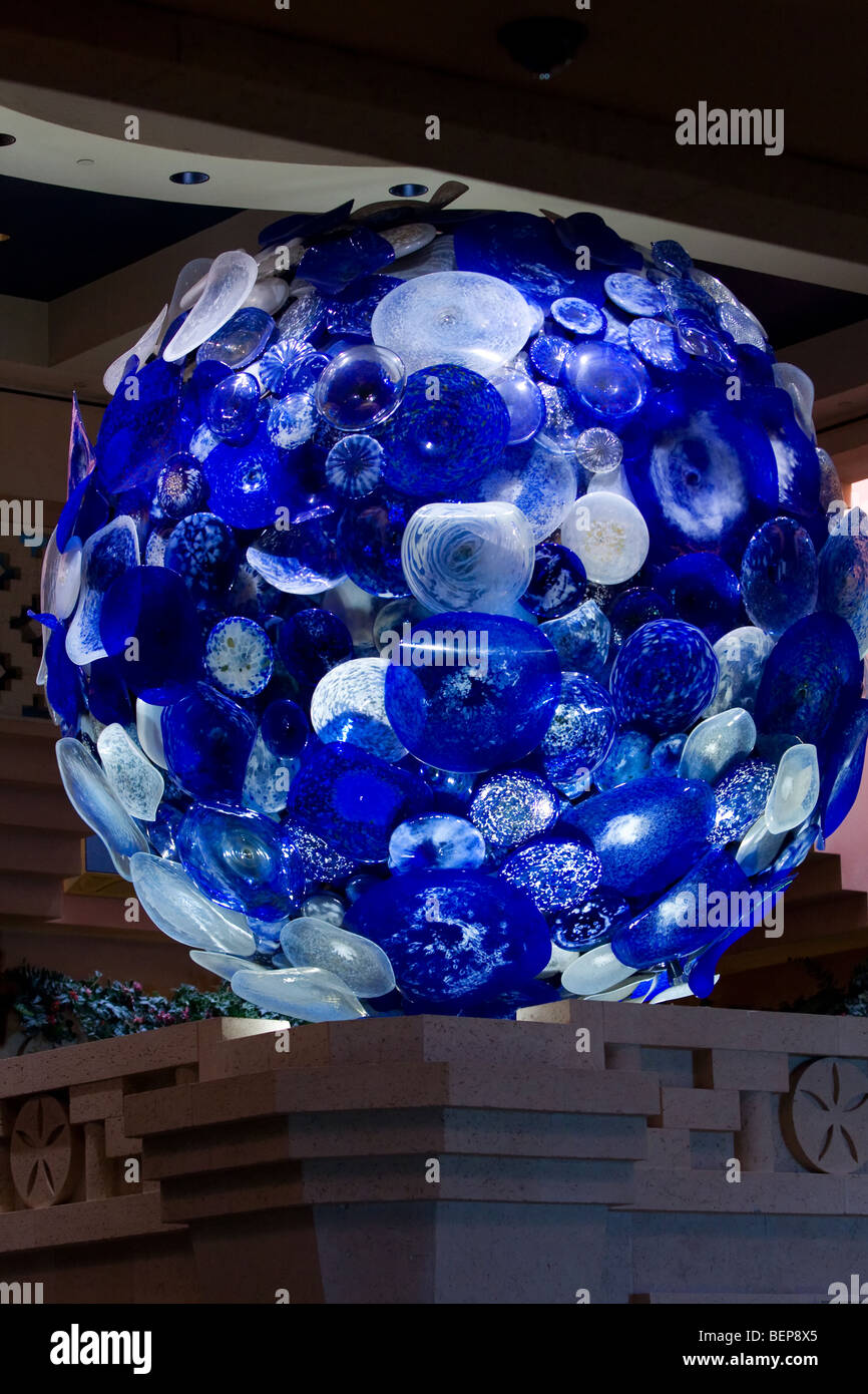 Indoor decorations, crystal lamps and illuminations at the Atlantis ...