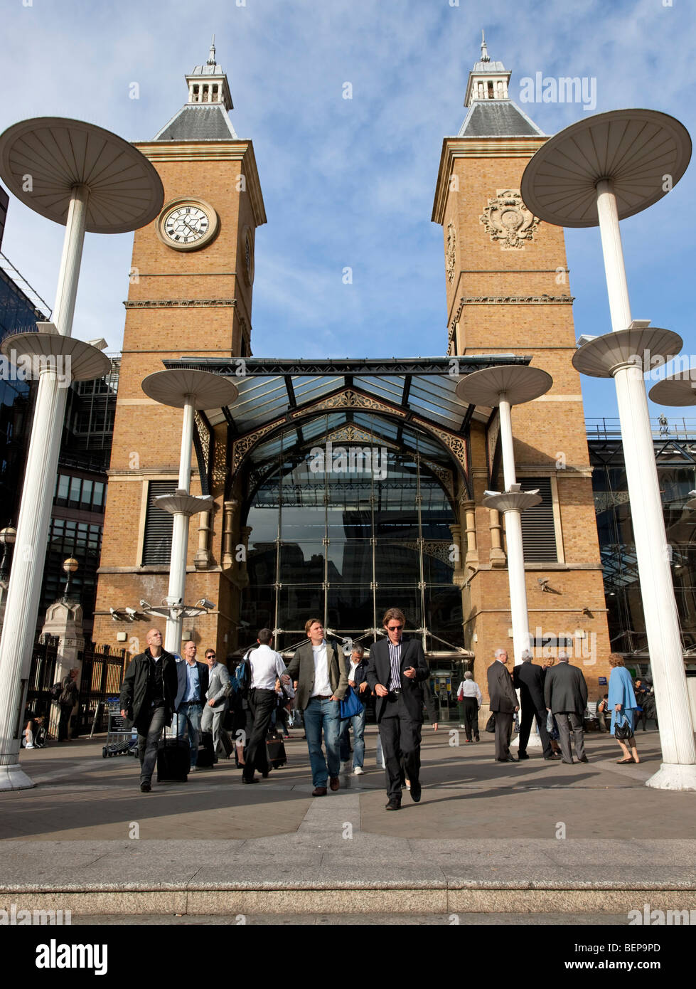 Commuters at Liverpool Street Station Stock Photo - Alamy