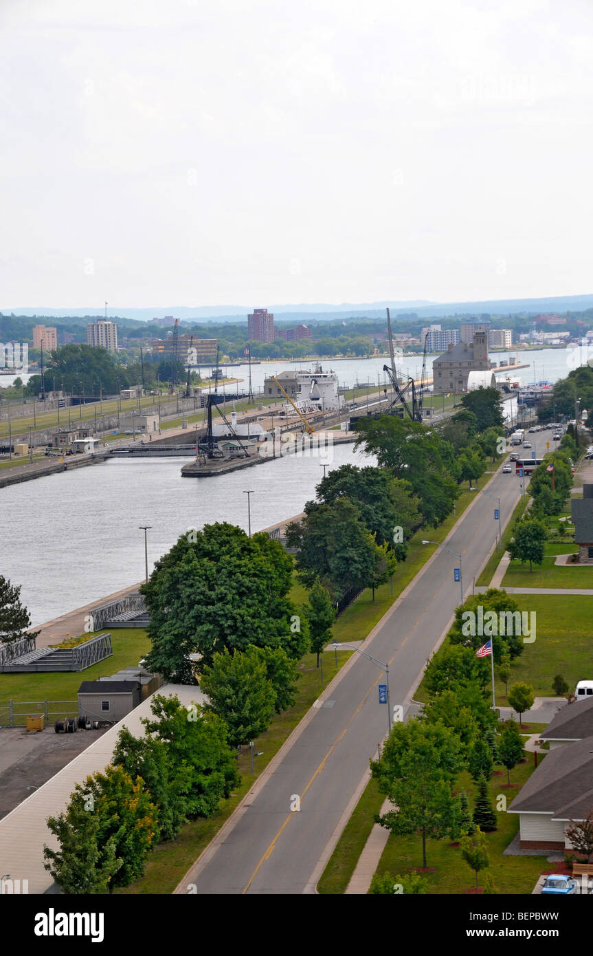 The international bridge at sault ste marie hi-res stock photography ...