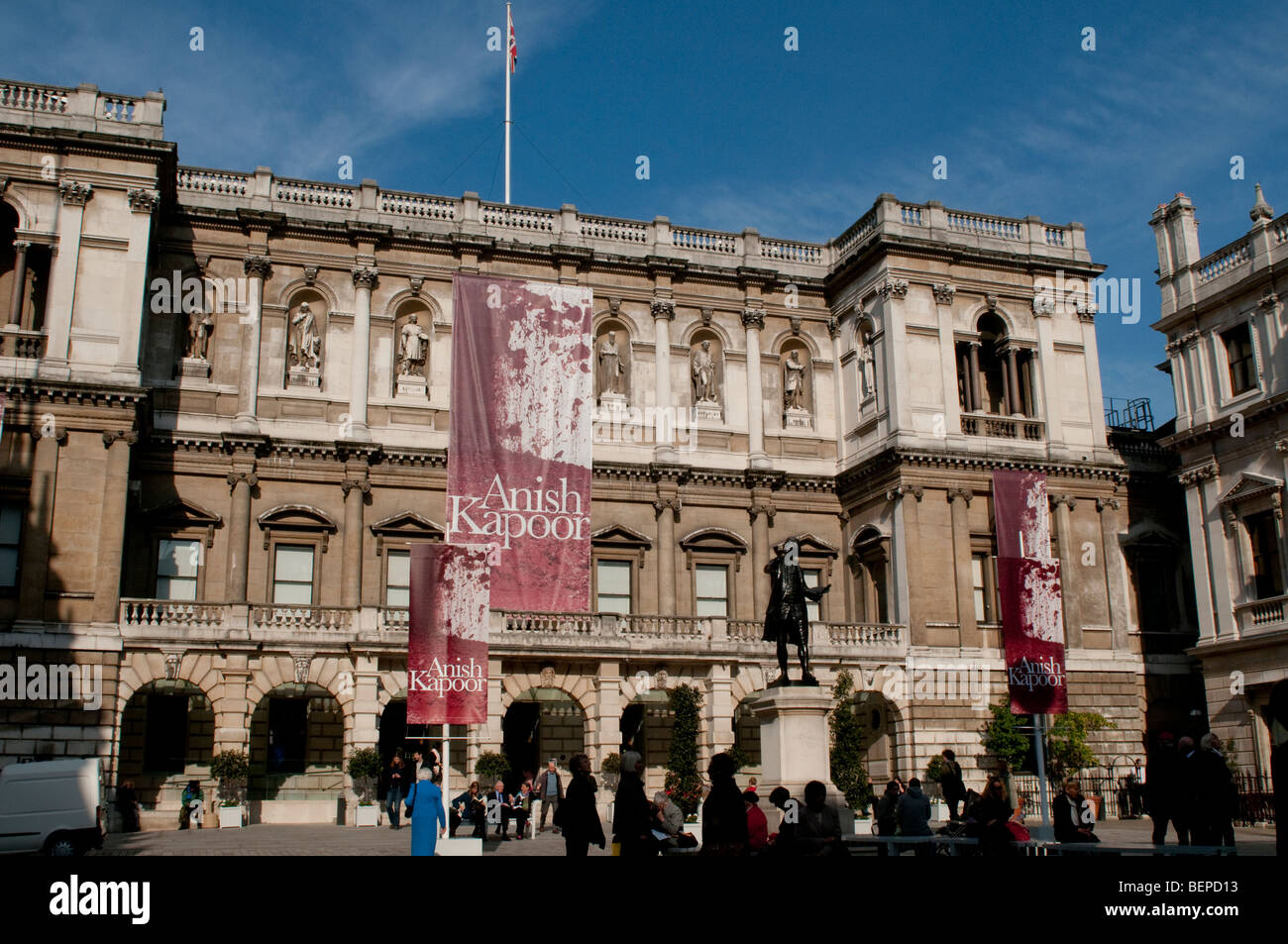 Royal academy london courtyard hi-res stock photography and images - Alamy