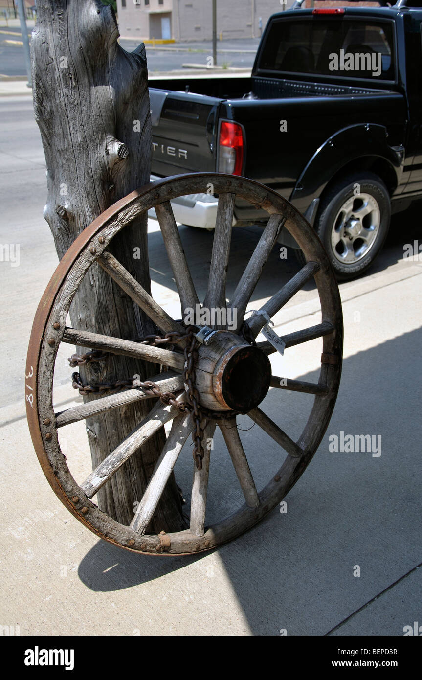 Old cart wheel Stock Photo - Alamy