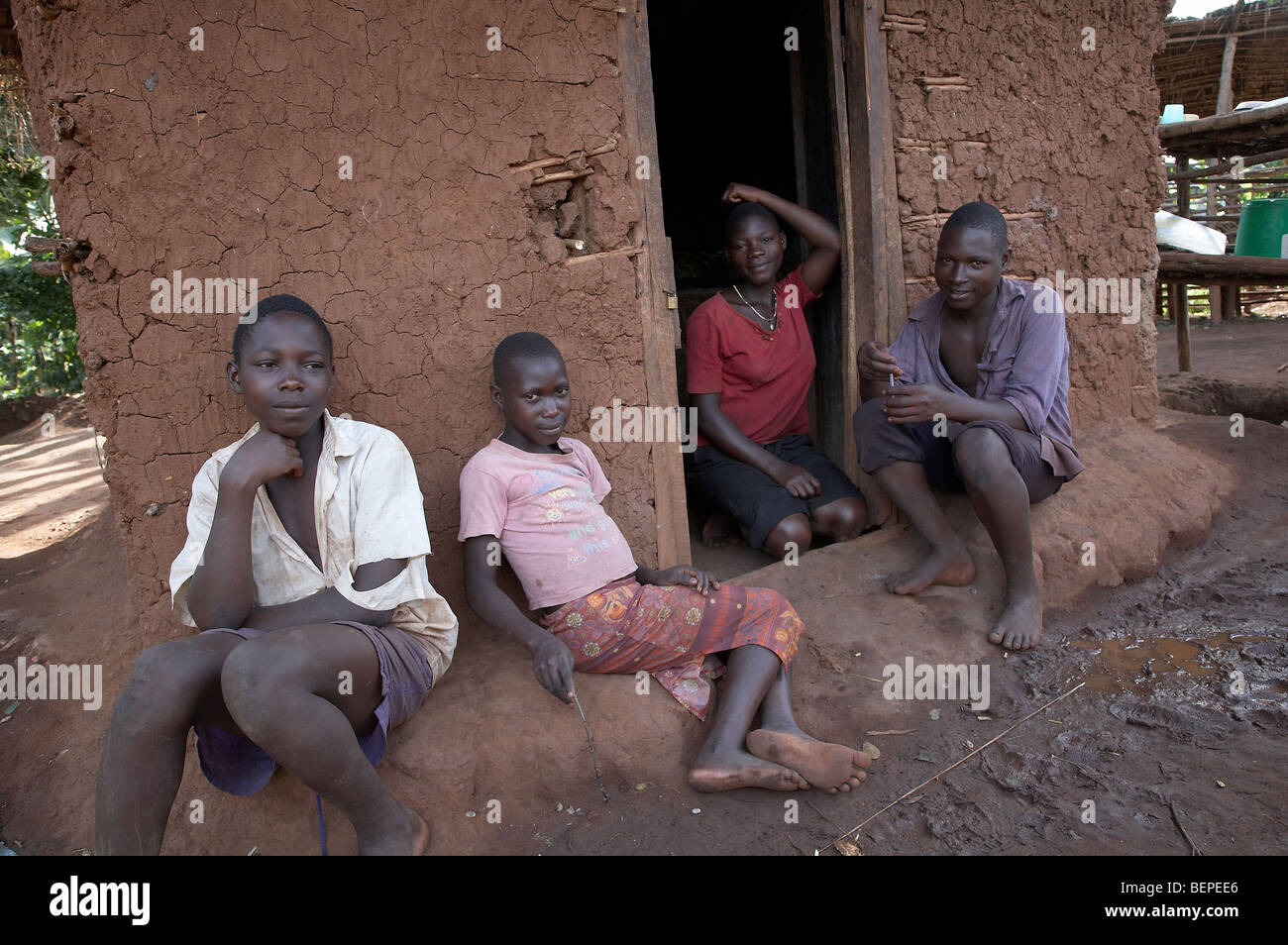 UGANDA Family group Stock Photo - Alamy