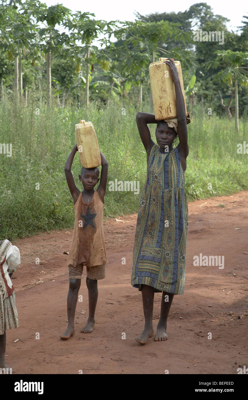 Jerry cans hi-res stock photography and images - Alamy