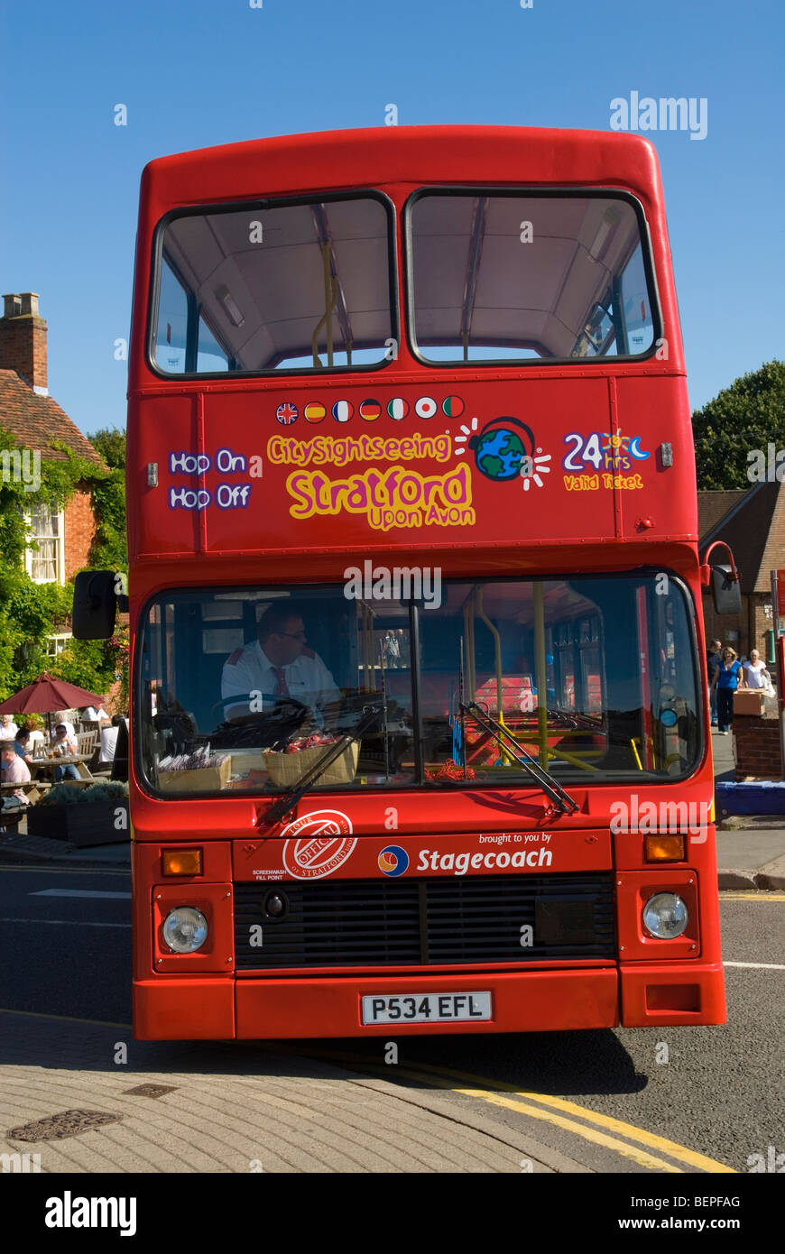 Red open topped bus hi-res stock photography and images - Alamy