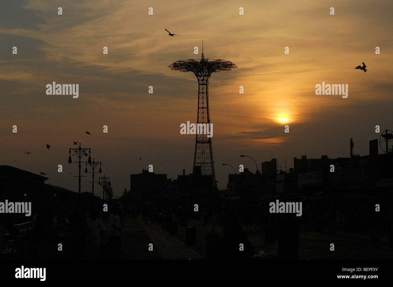 Amusement tower parachute hi-res stock photography and images - Alamy
