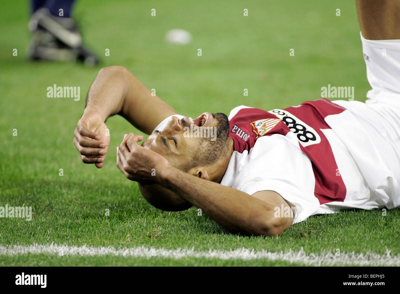 Kanoute on the ground Stock Photo - Alamy