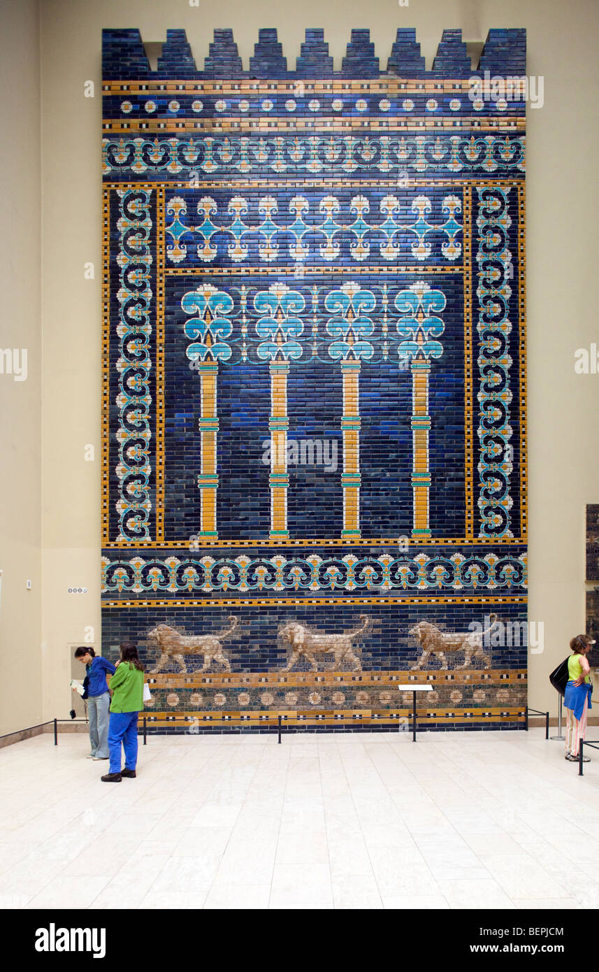 Wall from the Ishtar Gate (Babylon), Pergamon Museum, Berlin, Germany ...