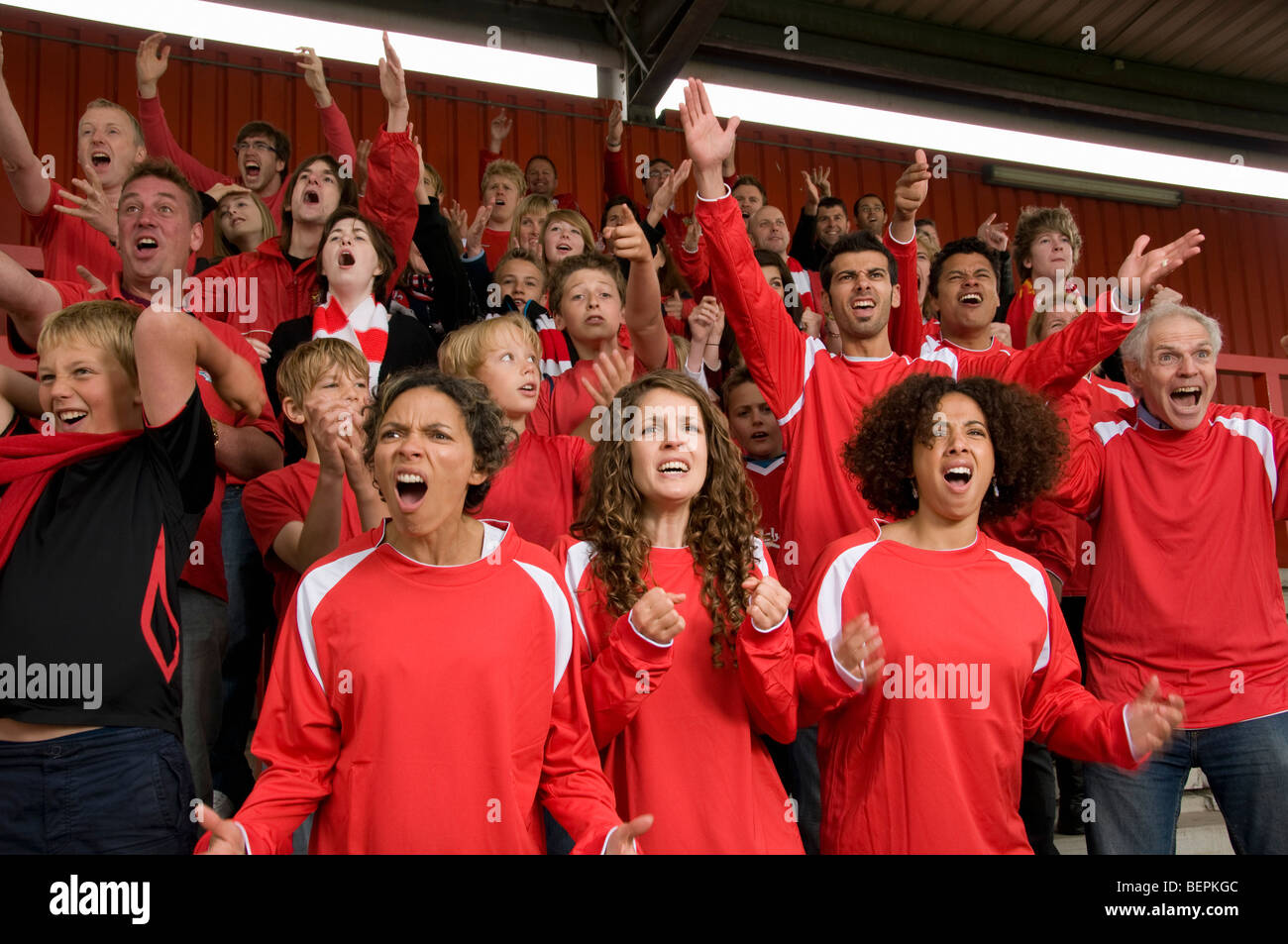 Crowd in front row screaming hi-res stock photography and images - Alamy