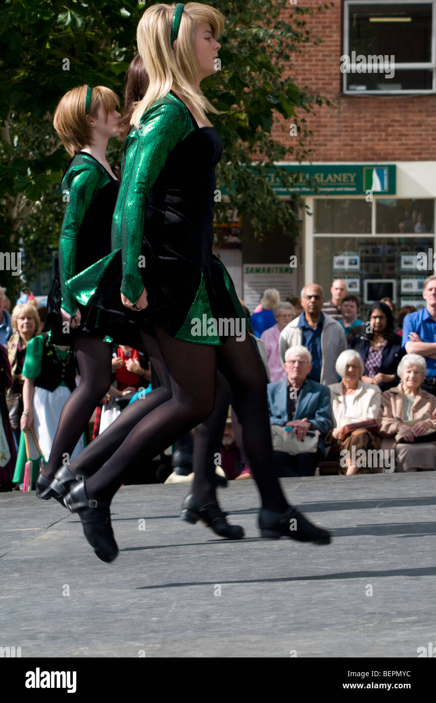 Irish dancing on stage hi-res stock photography and images - Alamy