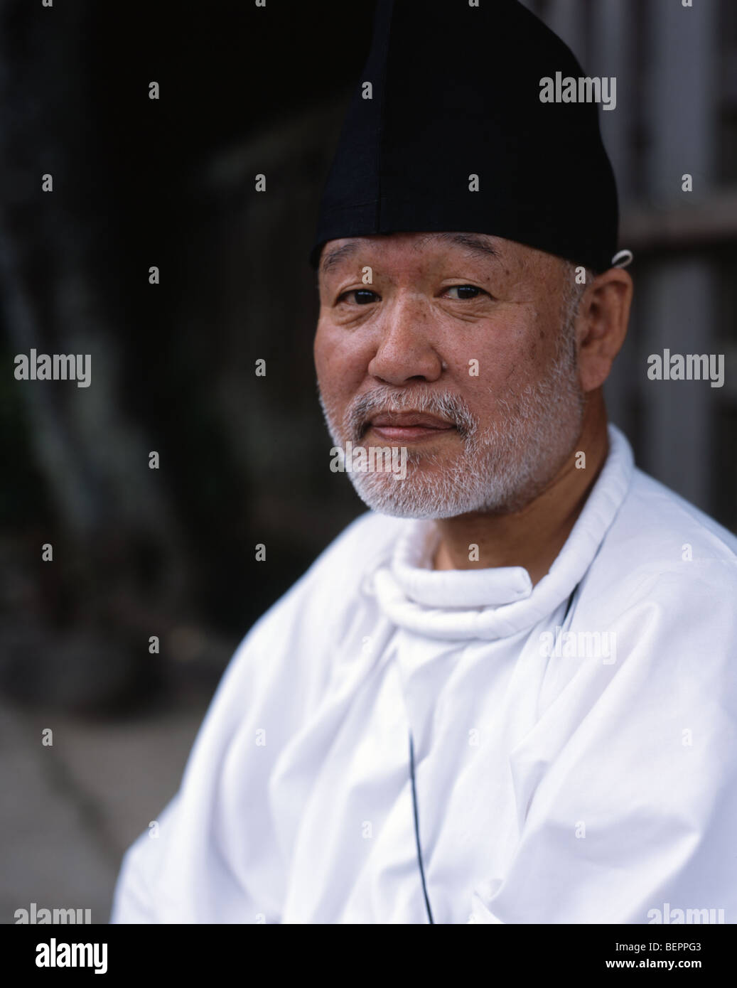 Shinto priest hi-res stock photography and images - Alamy