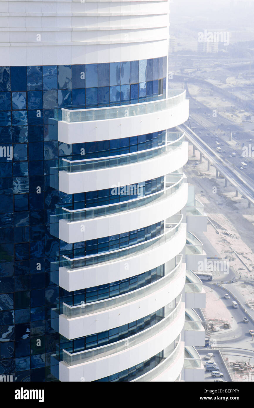 Tall shiny building hi-res stock photography and images - Alamy